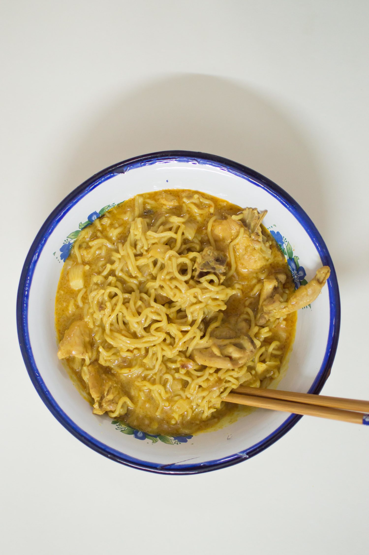 Maggi with Chicken and Yellow Thai Curry - ChompSlurrpBurp